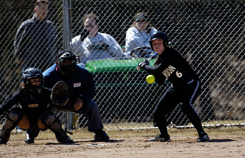Softball wins four — The Bowdoin Orient